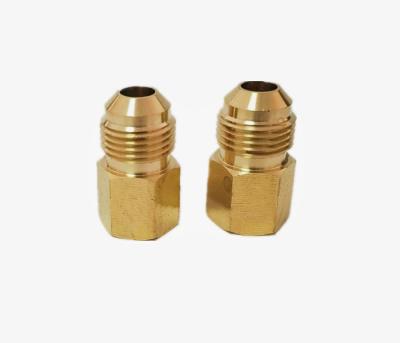 China Filo femminile dell'adattatore 3/8 d'ottone del tubo del NPT * 3/8 di maschio del chiarore for sale