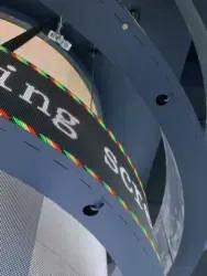 China Indoor Flexible Moving LED Screen Video Wall Customization Lifting Bendable Led Screen for sale