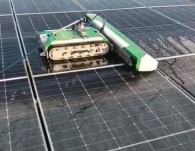 Cina 1 ora di pulizia 2400 SQMEsperienza di efficienza senza pari con il nostro robot di pulizia pannelli solari in vendita
