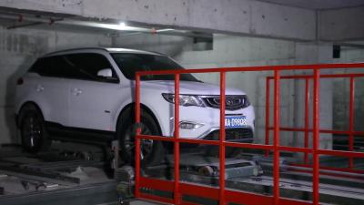 China Sistema de estacionamiento automatizado con transportador robótico/sistema de estacionamiento de carros en venta