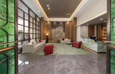 China New Chinese Modern Hotel Lobby Furniture Warm Wood Hotel Reception Furniture Customizable Size for sale