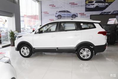 China High Speed Gasoline SUV 1.5L For Family Max Speed 160Km/H for sale