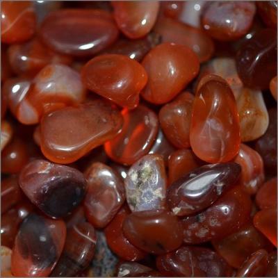 Cina Agate rosso cristallino naturale lucidato pietre di ghiaia per Feng Shui in vendita