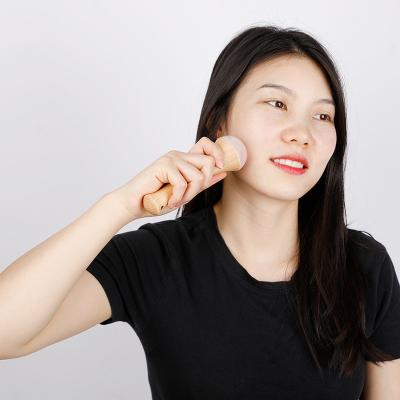 China Lichaamsmassageapparaat Houten handvat Rozenkwarts voor Meridian Dredging en Gua Sha Relaxation Massage Te koop