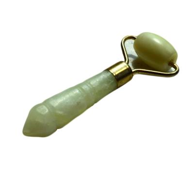 Cina Silver Mini Jade Stone Facial Roller per occhi e viso Massaggio anti-invecchiamento Massaggio naturale verde Jade Roller Facial Massager 110 * 55mm in vendita