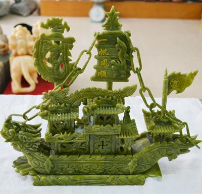 Cina Barca di giada incisa in modo splendido per la decorazione della casa e per il regalo d'affari in vendita