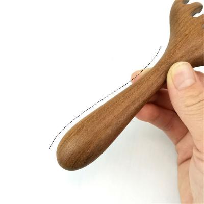 China Ontgrendel uw schoonheid herten geitels vorm hoofdhuid meridian massager hoofd gua sha massage kam voor gezicht en lichaam ontspanning Te koop