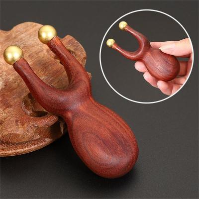 Chine Outil de massage oculaire en laiton certifié ISO9001 pour le pont nasal Sandalwood Peigne de massage facial Gua Sha 95*38mm Taille à vendre