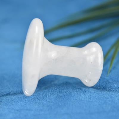 Cina Pietra a forma di fungo naturale trasparente di quarzo Gua Sha per massaggi facciali e corporei in vendita