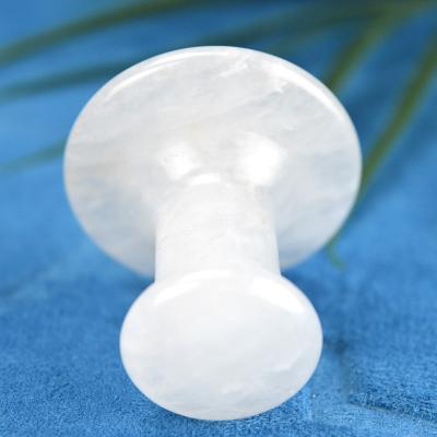 Cina Pietra a forma di fungo naturale trasparente di quarzo Gua Sha per massaggi facciali e corporei in vendita