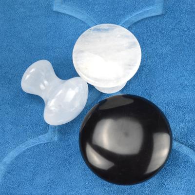Cina Pietra a forma di fungo naturale trasparente di quarzo Gua Sha per massaggi facciali e corporei in vendita