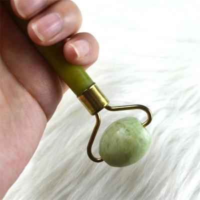 Cina Massaggiatore naturale Xiuyan Guasha Jade Face Roller per donne Massaggio della pelle Relax Muscolo e cura della pelle facciale in vendita