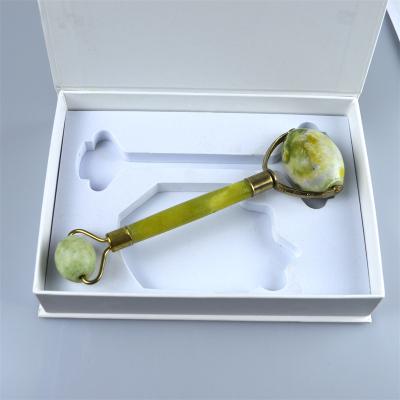 Cina Massaggiatore naturale Xiuyan Guasha Jade Face Roller per donne Massaggio della pelle Relax Muscolo e cura della pelle facciale in vendita