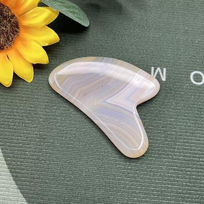Cina Massaggio di gua sha a forma di cuore a forma di giada a strisce per la riparazione delle mani e il lifting naturale della pelle in vendita