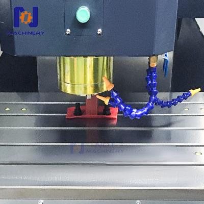 China VMC1270 fresadora vertical de 4 ejes máquina VCM CNC en venta