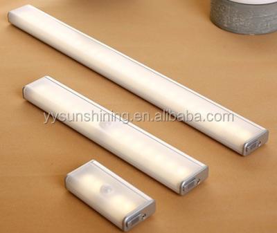 中国 PIR モーションセンサーとリチウム電池入力電圧付きのLEDナイトライト 再充電可能 販売のため