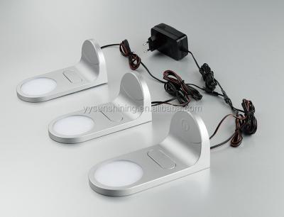 Cina Godetevi il controllo senza dimmer con il nostro armadio a LED con interruttore a tocco DC 12V e la luce della cucina in vendita