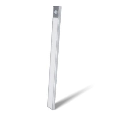 China Lâmpada de guarda portátil com varredura manual e indução PIR 82lm/w Eficiência luminosa à venda