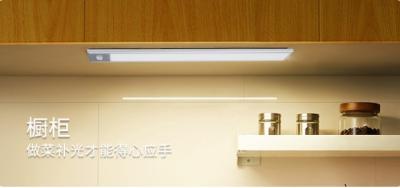 China Lâmpada de guarda portátil com varredura manual e indução PIR 82lm/w Eficiência luminosa à venda