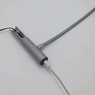 中国 82Lm シルバー LED ベッドサイドランプ 柔軟なネック・アイケア機能とUSB充電ポート 販売のため
