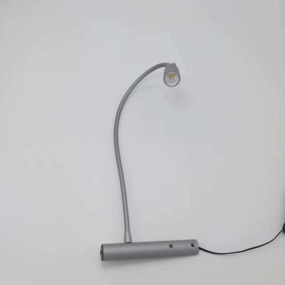 中国 82Lm シルバー LED ベッドサイドランプ 柔軟なネック・アイケア機能とUSB充電ポート 販売のため