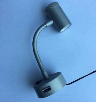 Cina 12V Flessibile Arm Reading Light con presa di ricarica USB per attenuazione del riflettore 3W 85lm/w in vendita