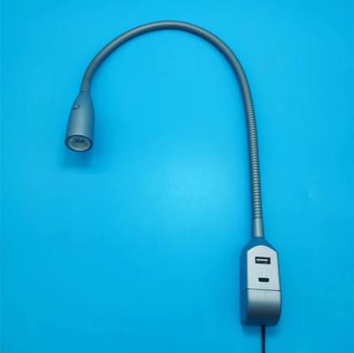 Cina Controllo del interruttore luce di lettura a LED con tipo-C e porta USB Moderno design flessibile in vendita