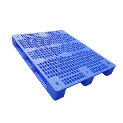 Cina pallet di plastica resistenti dell'HDPE 1500kg 1.4*1.1m tre scivoli di plastica del pallet dei corridori in vendita