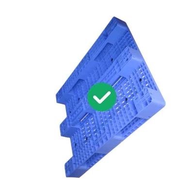 Cina Carico dinamico di plastica 130x110 dei pallet 2000Kg del magazzino accatastabile del PE in vendita