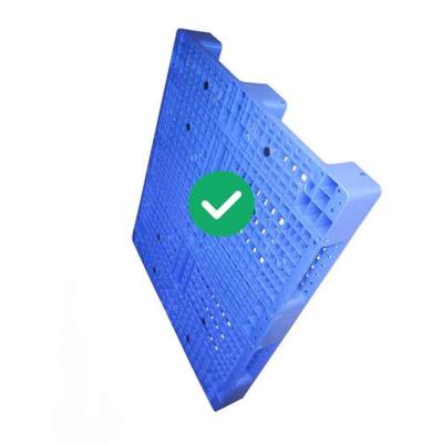 Cina l'anti slittamento 5000Kg dei pallet di plastica resistenti 130x110 carica accatastabile in vendita