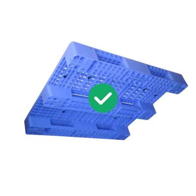 Cina I pallet di plastica resistenti accatastabili 1300X1100 del PE hanno arieggiato la piattaforma in vendita