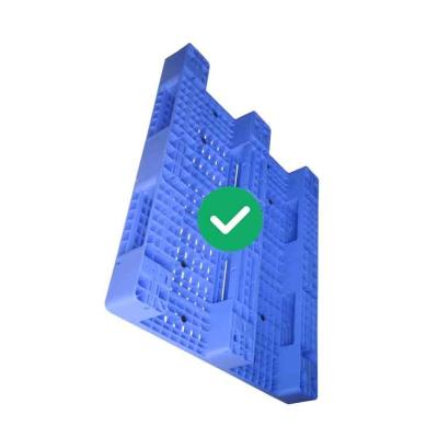 Cina Il pallet di plastica 2000Kg del magazzino del PE di FDA carica la piattaforma senza coperchio 1300X1100 in vendita