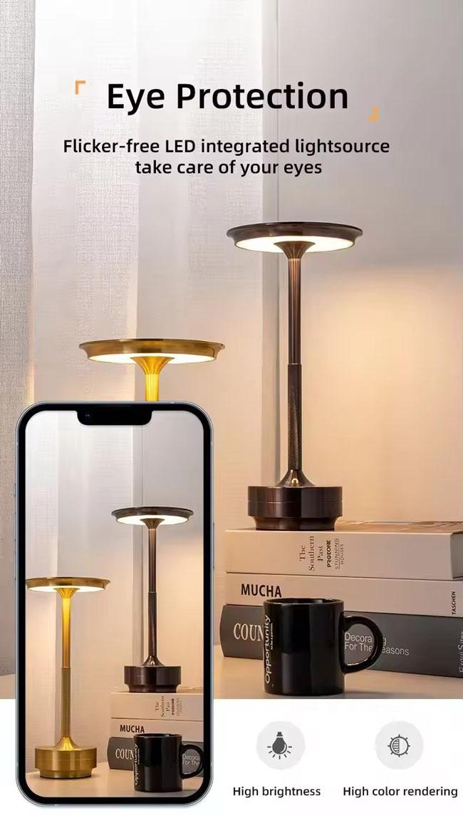 Desk lamp in silver color with adjustable neck