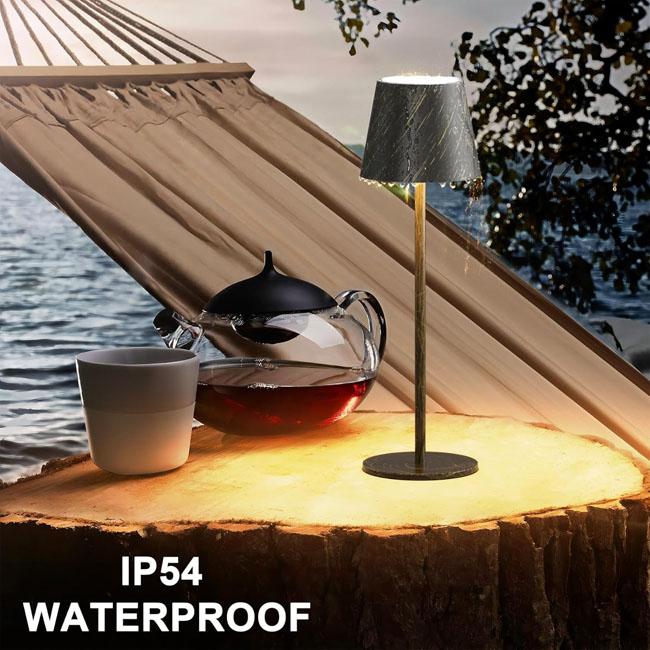 Package contents including LED lamp and accessories