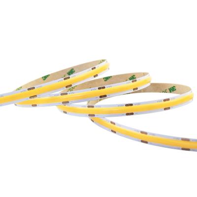 中国 休日の照明プロジェクトのためのカット可能な320LED 8MM 12ボルト柔軟なCOB LEDストライプライト 販売のため