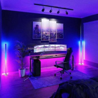Cina Atmosphere Smart Bluetooth Led Floor Lamp con porta USB e luminaria di pavimento dimmabile in vendita