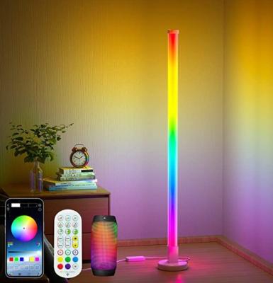 Cina PC/ Ctn 18 Controllo remoto Cambiamento di colore Lampada da terra per angolo per camera da letto Wifi intelligente in vendita