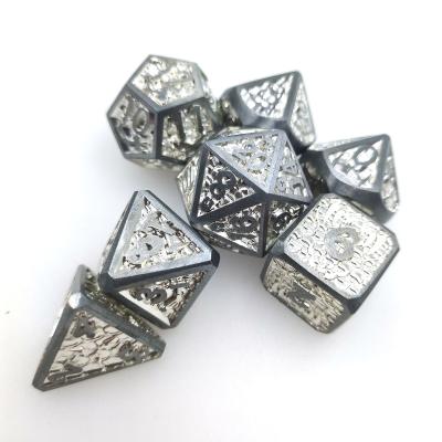 Cina Plai card Sharp Edge Resin Dice Metal Antiwear Hand Carved Polyherdal in vendita
