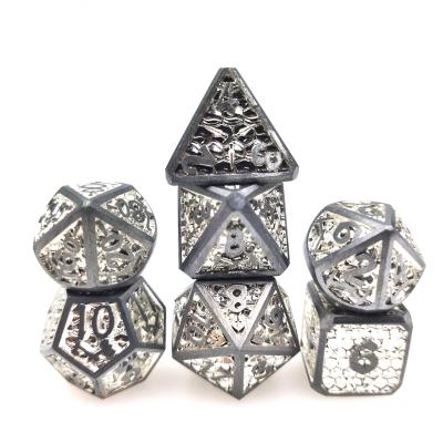 Cina Plai card Sharp Edge Resin Dice Metal Antiwear Hand Carved Polyherdal in vendita