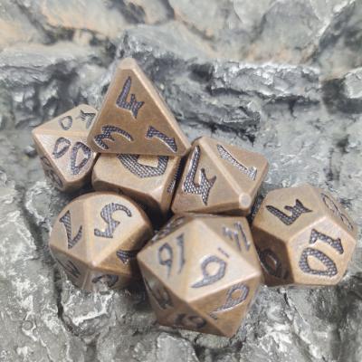 Cina Poker Gold Plated Resistant Sharp Edged Hand Pouring Suitable Edge Dice in vendita