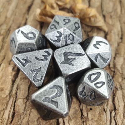 Cina Mini Polyhedral Dice Set Metallic Brass Wear Copper Dice Sets Gaming Dice Manual in vendita