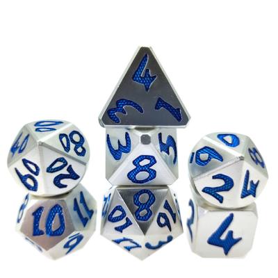 Cina Glow In The Dark Dice Hand Carved Manual Grinding Polyhedral Dice Sets Silver Blue in vendita