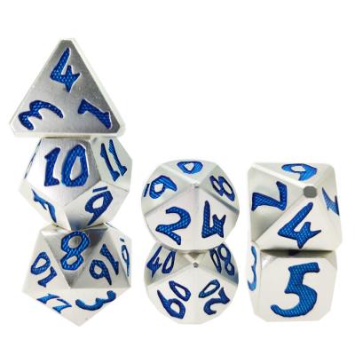 Cina Glow In The Dark Dice Hand Carved Manual Grinding Polyhedral Dice Sets Silver Blue in vendita