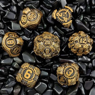 Cina Gear Metal Dice Set DND Dungeons And Dragons TRPG Polyhedral Dice D6 Table in vendita