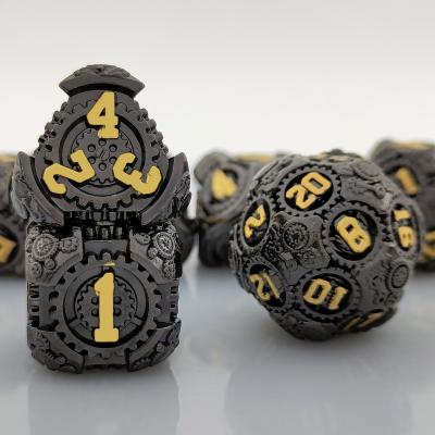 Cina Gear Metal Dice Set DND Dungeons And Dragons TRPG Polyhedral Dice D6 Table in vendita