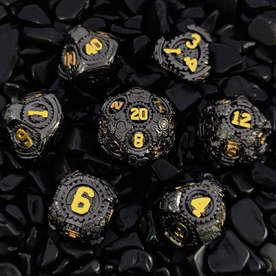 Cina Gear Metal Dice Set DND Dungeons And Dragons TRPG Polyhedral Dice D6 Table in vendita