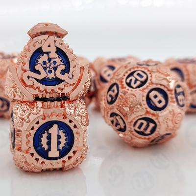 Cina Gear Metal Dice Set DND Dungeons And Dragons TRPG Polyhedral Dice D6 Table in vendita