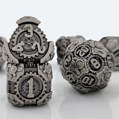 Cina Gear Metal Dice Set DND Dungeons And Dragons TRPG Polyhedral Dice D6 Table in vendita