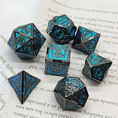 Cina Sword Metal RPG Dice Hand Polished Cruzu Dungeon And Long DND# in vendita