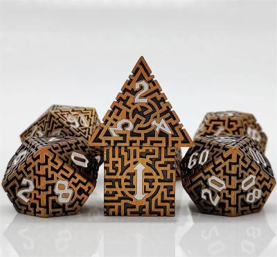 Cina Solid Maze Multi -Faceted Metal Dice DND#RPG Dungeon And Long Crusu in vendita